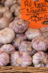 Should you remove the green germ from garlic?